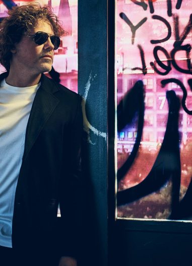 Newton Faulkner with Special Guest Nati Dreddd - LantarenVenster Rotterdam